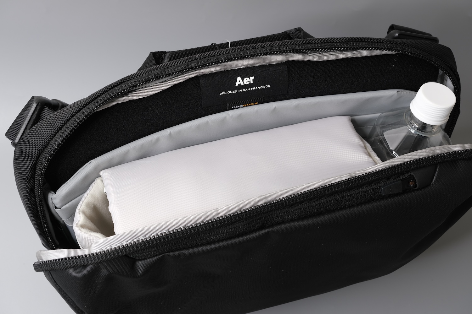 【レビュー】Aer Tech Sling 3 丁度いいサイズ感に進化してSlingバッグとしての完成品 | インディゴ ログ