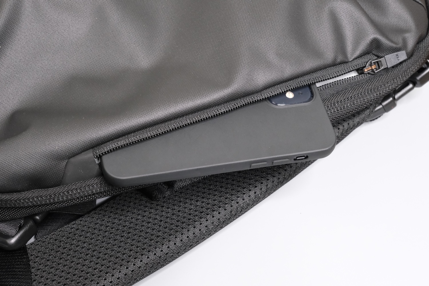 【レビュー】Aer Tech Sling 3 丁度いいサイズ感に進化してSlingバッグとしての完成品 | インディゴ ログ